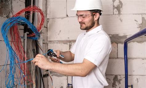 Comment Passer Les Câbles électriques Dans Une Maison