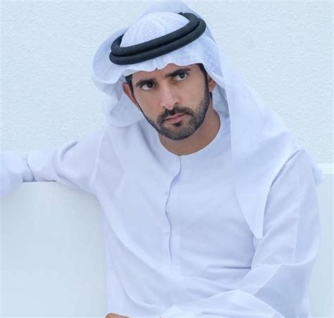 الشيخ حمدان بن محمد يستقبل مولودته الجديدة هند Et بالعربي