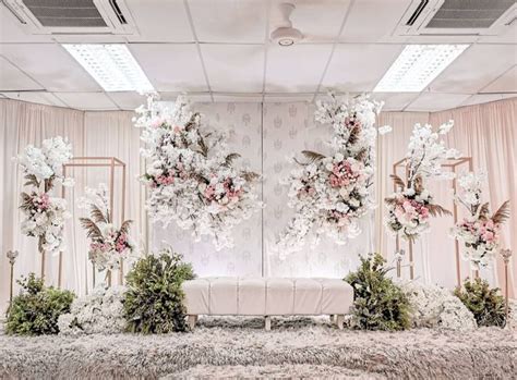 Dekorasi Pernikahan Yang Elegan Dengan Bunga Dan Tanaman