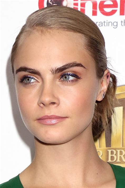 Cara Delevingne S Hairstyles Hair Colors Steal Her Style Page