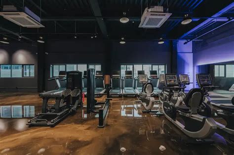 은은한 조명으로 포인트를 준 110평 피트니스 센터 인테리어 울산 울주