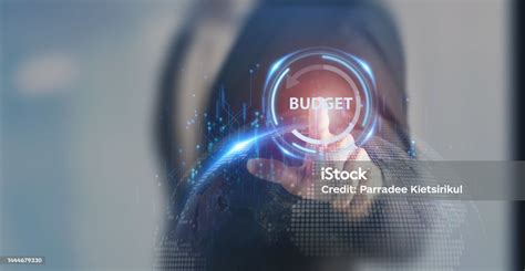 Ai 예산 플래너 및 로봇에 의한 관리 비즈니스 또는 프로젝트 관리를 위한 회사 예산 할당 효과적이고 스마트한 예산 책정 예산