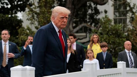 Тръмп нареди знамената в САЩ да бъдат спуснати наполовина в памет на папа Франциск Nova