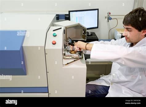 Spark Emission Spectrometer Chemical Hi Res Stock Photography And Images Alamy
