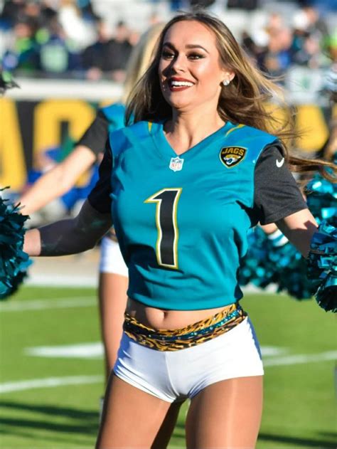 Pin By Jack Sharkey On Football Cheerleaders Hottest Nfl Cheerleaders Hot Cheerleaders Nfl