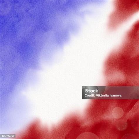 추상적인 애국적인 배경은 미국의 국기 색으로 수채화로 튀었다 독립 기념일 현충일 노동절 등의 공휴일에 대한 템플릿 인쇄 흰색에 파란색과 빨간색이 칠해져 있습니다 7월에 대한