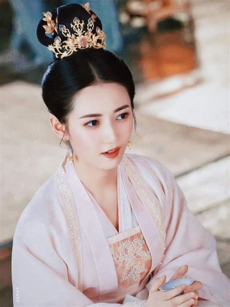 Photo Gallery Review ซีรีส์ “เล่ห์ลวงรักต้องห้าม” พล็อตชิงอำนาจแต่ดูขำ ของพระนางต่างวัย “หวัง