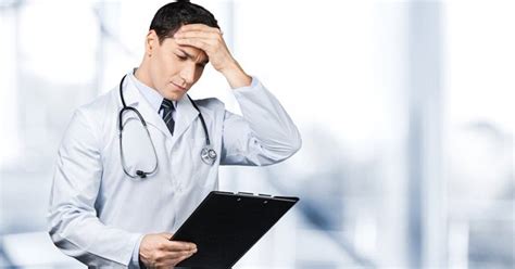 A mitad de una cirugía cerebral médicos reconocen haber operado al paciente equivocado Infobae