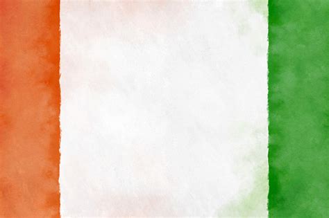 밝은 주황색 또는 사프란의 삼색 띠의 수평 배경은 인도 코트디부아르 아일랜드 국기에서와 같이 흰색과 녹색 색상이 오른쪽과 왼쪽