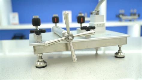 60bar Pneumatic Pressure Comparator Generator Pneumatic Pressure And