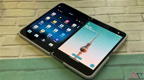 Im Confused How Folding Phones Still Dont Offer Multitasking As Good As The Microsoft Duo