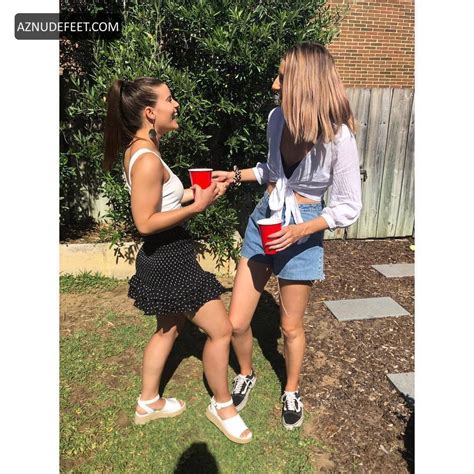 Melanie Wozniak Feet Aznudefeet