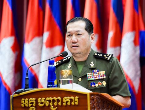 ឧត្ដមសេនីយ៍ឯក ហួត ឈាងអន៖ ការបណ្តុះបណ្តាលជំនាញដល់យោធិន