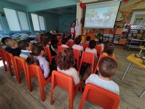 Презентация на тема „Безопасност на движението по пътищата“ ДГ Детелина