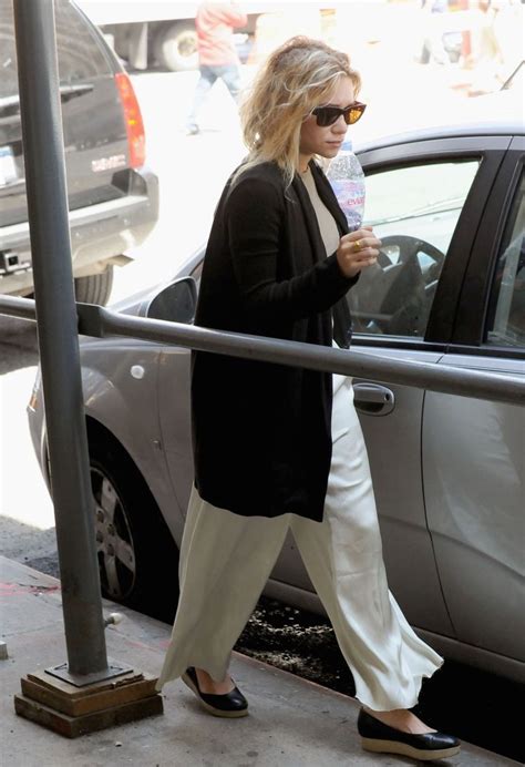 Pin By Cathleen Frazer On Love My Style Olsen Twins Style Olsen Twins Olsen Fashion