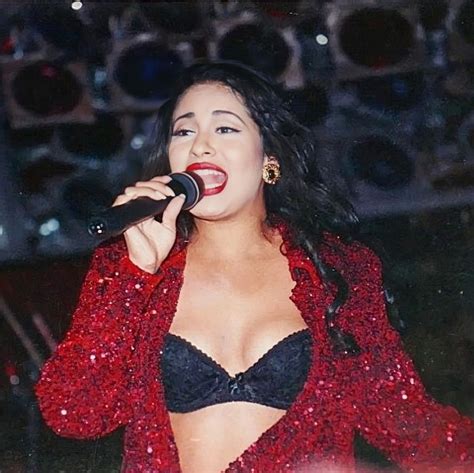 Pin By Limarie Ortiz On Selena Queentanilla Selena Pictures Selena Quintanilla Selena
