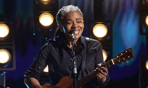 Tracy Chapman Sang Her Lesbian Anthem Fast Car At Grammys