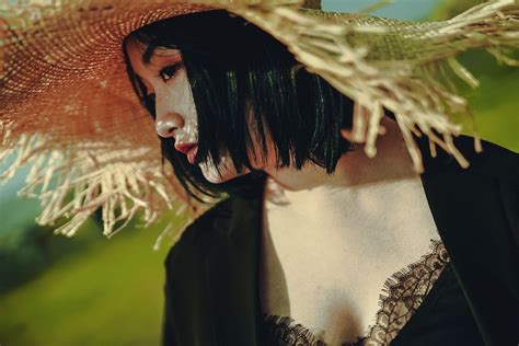 배경 화면 아시아 사람 여자들 밀짚 모자 모델 갈색 머리의 검은 옷 야외 여성 1616x1080