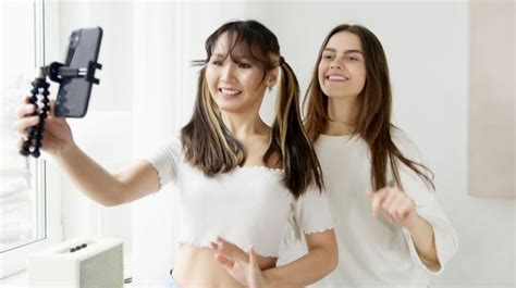 Tanda Ini Menunjukkan Kamu Sudah Kecanduan Media Sosial Segera Hindari