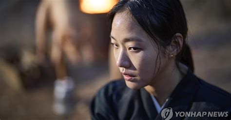 파묘 개봉일 33만명 관람…박스오피스 1위로 출발