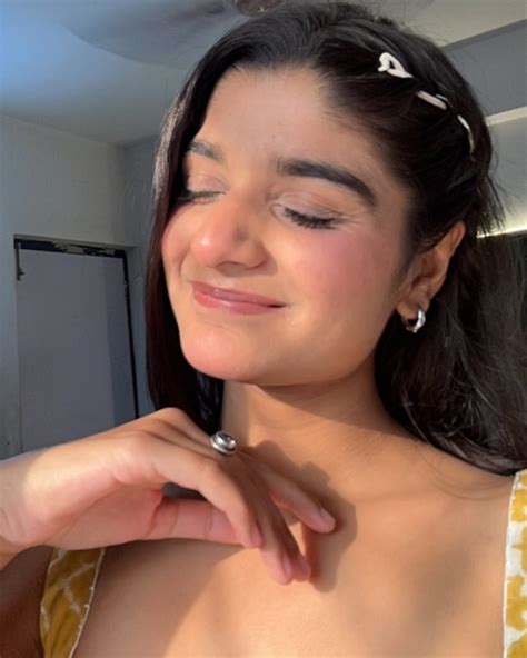 𝐀𝐘𝐔𝐒𝐇𝐈 𝐆𝐀𝐉𝐄𝐑𝐀 Ayushigajera • Instagram Photos And Videos