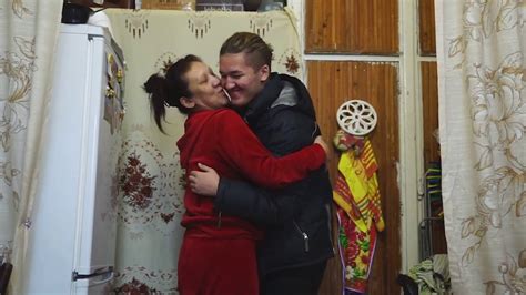 Помочь маме и сыну быть вместе Youtube