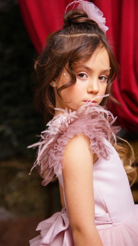 Платья для девочек Роскошь с детства Смена образа легким снятием шлейфа🤍 Познакомьтесь с