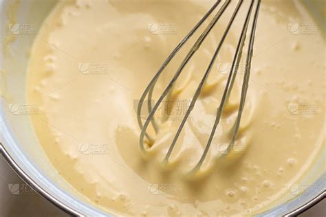 搅拌面糊用于烘焙