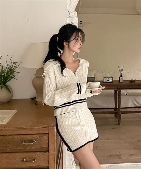 러브썸원 루어민 세일러 카라 꽈배기 반집업 니트 반바지 세트 3차 재진행