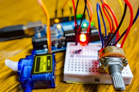 【arduino入門編⑥】可変抵抗を使いアナログ値を読み取る。アナログ値から実際に入力されている電圧を計算。アナログ入力端子の解説です