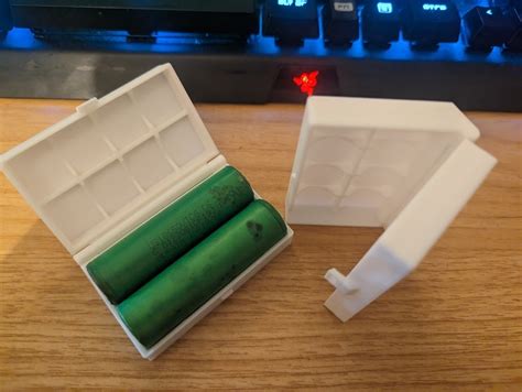 Free 3d File 18650 Battery Box Hinge Print In Place 🔋・3d Printing