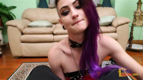 Joselyn Kelly Performs A Handjob While Stepbrother Sucks Her Feet And