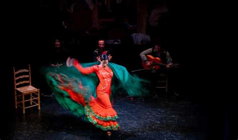 Sevilla: Live-Flamenco-Show im "Teatro Flamenco Triana" | GetYourGuide