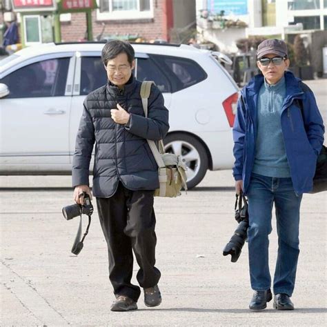 김홍희 Honghee Kim 71 눈과 귀 우리는 통상 사진을 찍을 때 파인더를 들여다보고 눈으로 확인한 피사체를 촬영합니다 그런데 항상 이것이 유효할까요 항상