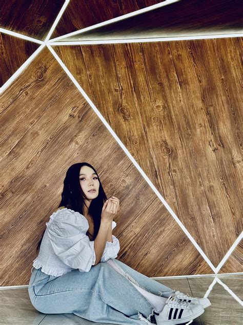 Жүжигчин Би чиний сайн талыг биш муу бүхнийг чинь мэдчихээд үлдсэн Би чиний ууртай гөжүүд