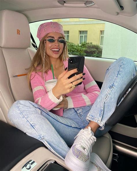 C Lyne Pereira Le Style