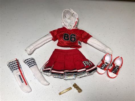 Rainbow High Sparkle Cheer Ruby Anderson Cheerleader Outfit Shoe