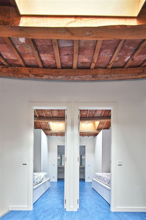 屋脊变夹层，105jon 房屋的分隔墙改造 Vallribera Arquitectes Archdaily