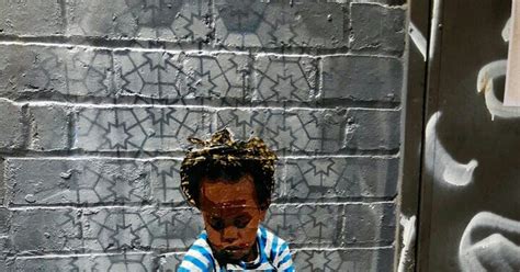 Нарисованный мальчик рисует Пикабу