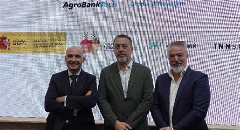 caixabank lanza la ii convocatoria del ‘agrobank tech digital
