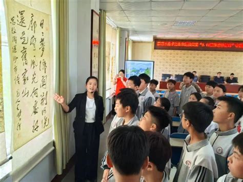 乡村文化振兴 枣庄滕州市美术馆“美育进校园”暨“5 18世界博物馆日”专题活动走进柴胡店中学 王学仲 先生