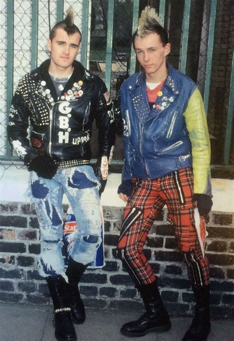 Pin By Elle Smith On Street Style Punk Outfits Punk Rock Outfits