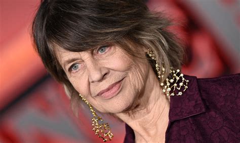 Linda Hamilton Isnt Trying To Look Younger—and Shes Completely At