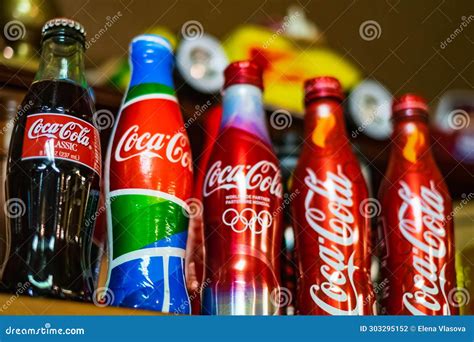 Classic Coke Botte Editorial Photo 73833983
