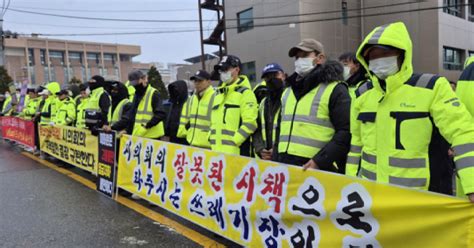 파주시의회 137억 ‘청소예산 삭감에…미화원들 침묵시위 벌여