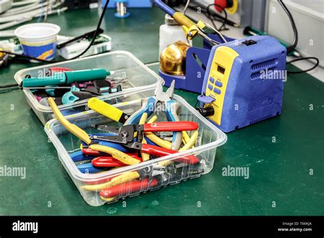 Computer Assembly Line High Resolution Stock Photography And Images Alamy