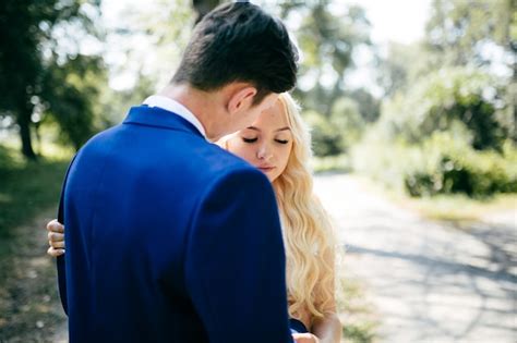 Junges Paar Liebe Ist Kostenlose Foto