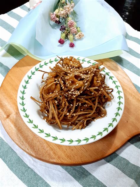 아삭아삭 고소한 우엉호두조림