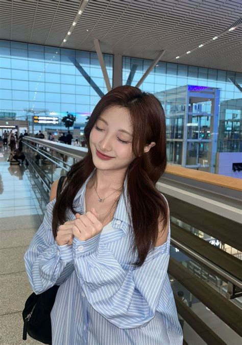 Rona Ily 1 Profile Age Birthday Height And Facts