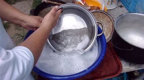 Як почистити пригорілі каструлі з нержавіючої сталі простий спосіб